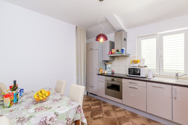 Apartamento (Ana Apartment - One Bedroom Apartment) | Cozinha privada | Um frigorífico