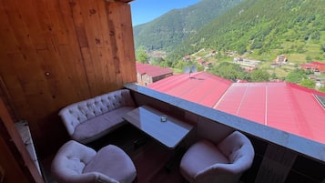 Apartamento Familiar em Condomínio Fechado, vista para o lago | Terraço/pátio interior