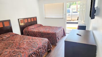 Quarto Standard, 2 camas de casal, não fumadores | Wi-fi grátis, roupa de cama fornecida