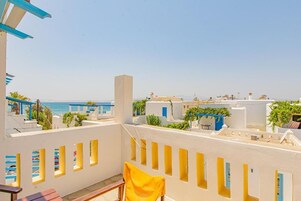 Apartamento clássico, sacada, vista para a praia | Terraço/pátio