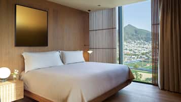 Suite Executiva (Bath/Shower) | Roupa de alta qualidade, minibar, cofre no quarto