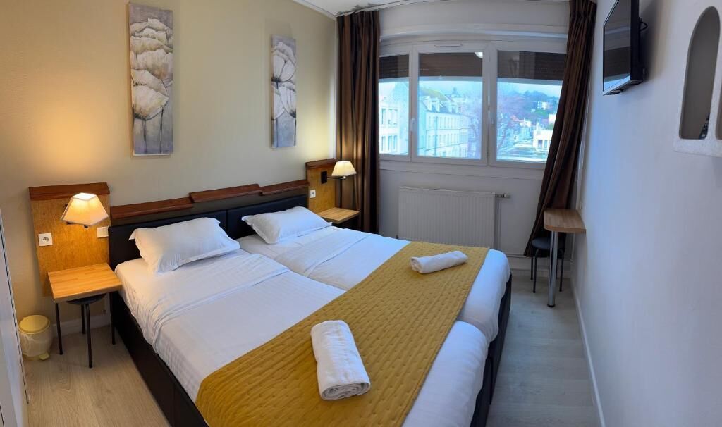 Quarto, 2 camas individuais, Vista para a cidade | Roupa de alta qualidade, camas de colchão viscoelástico 