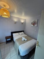 Quarto Familiar | Camas de colchão viscoelástico, ferro/tábua de engomar, Wi-fi grátis 