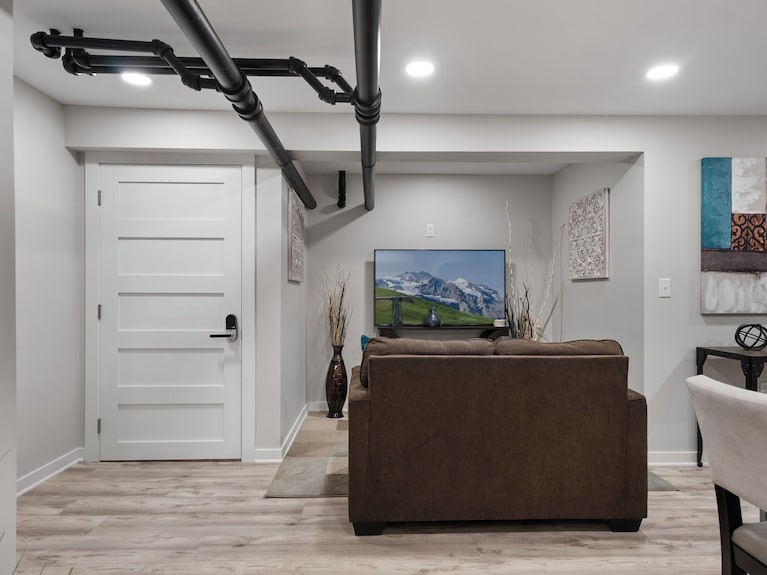 Great Location, Pet Friendly, Free Parking, Quiet Neighborhood, Near Colleges - Minnesota State Fair