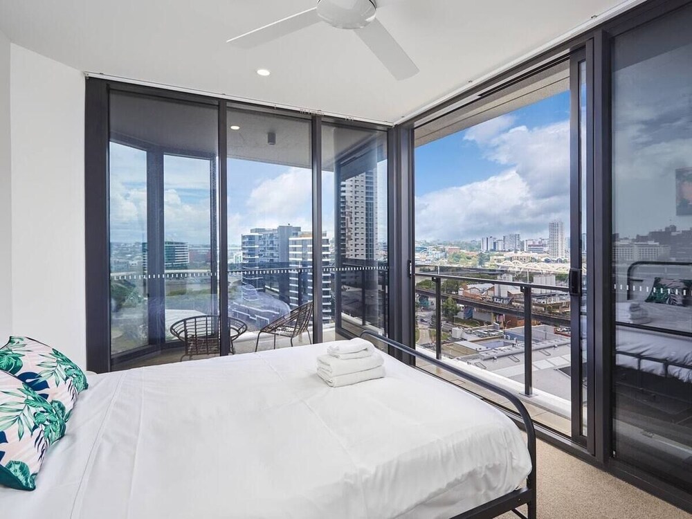 Artistic South Bank 2Bed Apartment+Free parking - Brisbane | Vrbo