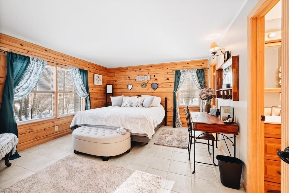 The Hansberry Cabin - Forest Setting - Hiking & Atv Trails - Lake - Pond - River - New Hampshire