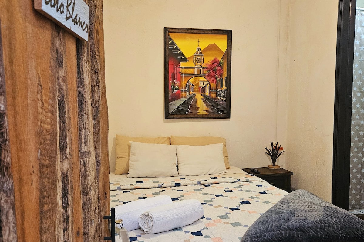 Quarto Standard, 1 cama de casal | Edredões de penas, Wi-fi grátis, roupa de cama fornecida
