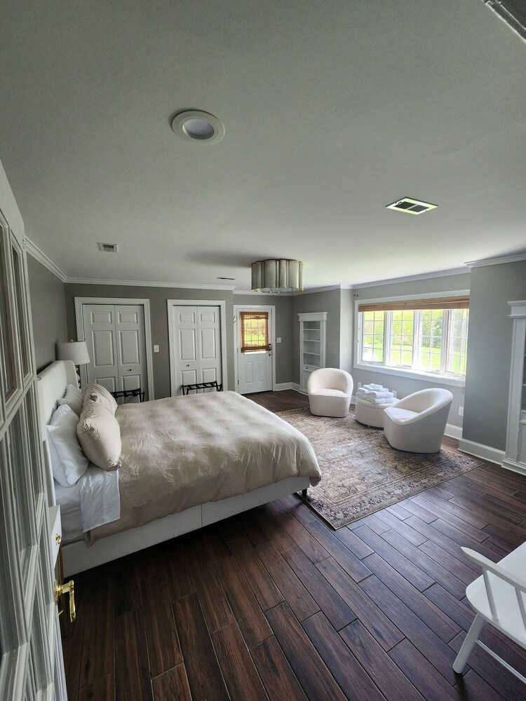 Charming Presidential Suite with full kitchen - The Inn at Black Horse ...