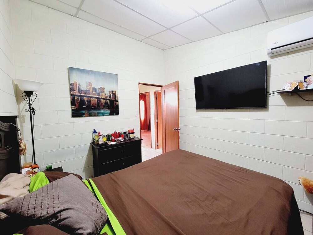 5 minutes to the theme park! Family-sized condo with game room & deck ...
