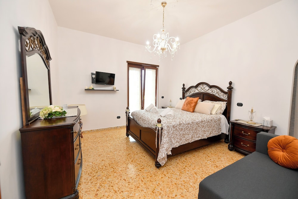 B&b Family, Perfect For Reaching Pompei, Ercolano, Sorrento, Naples And Vesuvius - Torre del Greco