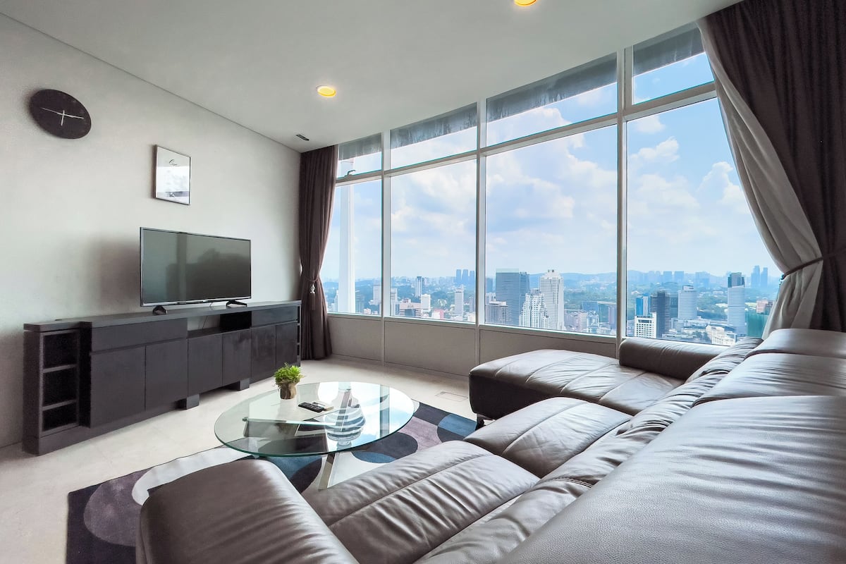 Apartamento Comfort, Vista para a cidade | Sala de estar | Televisor de ecrã plano de 30 polegadas com canais digitais 
