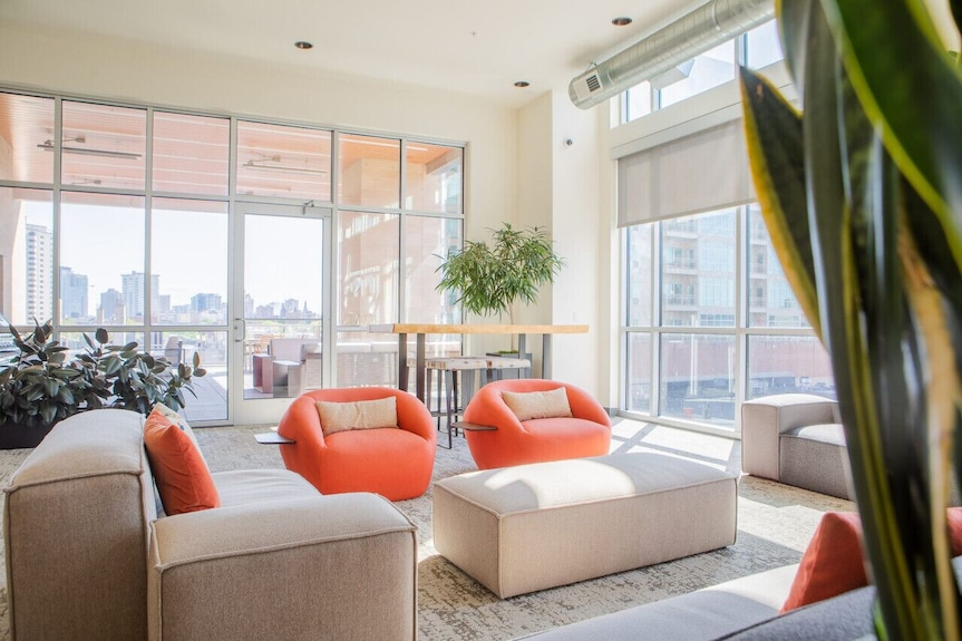 Luxury Penthouse Apt Near Brady St With Balcony And Lake View - Milwaukee, WI