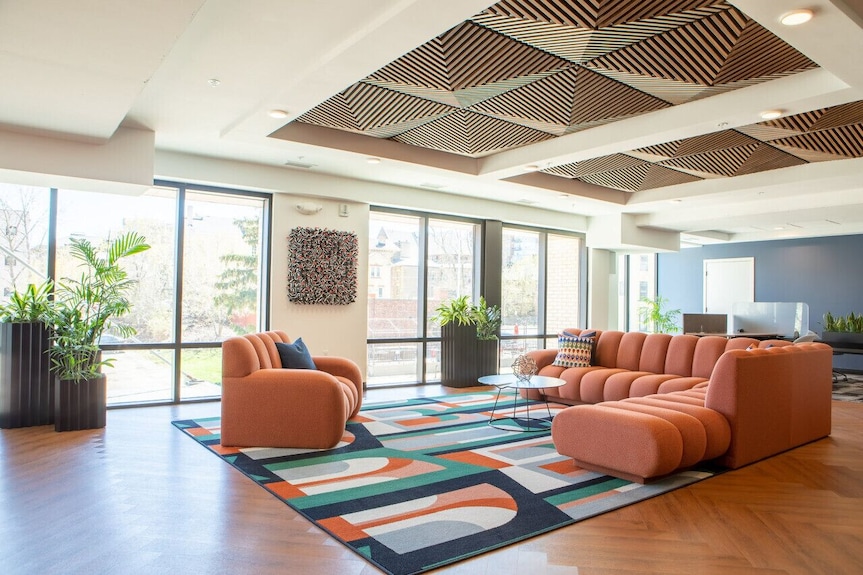 East Side 1br Apt With Balcony, Pool, And Gym - Milwaukee, WI