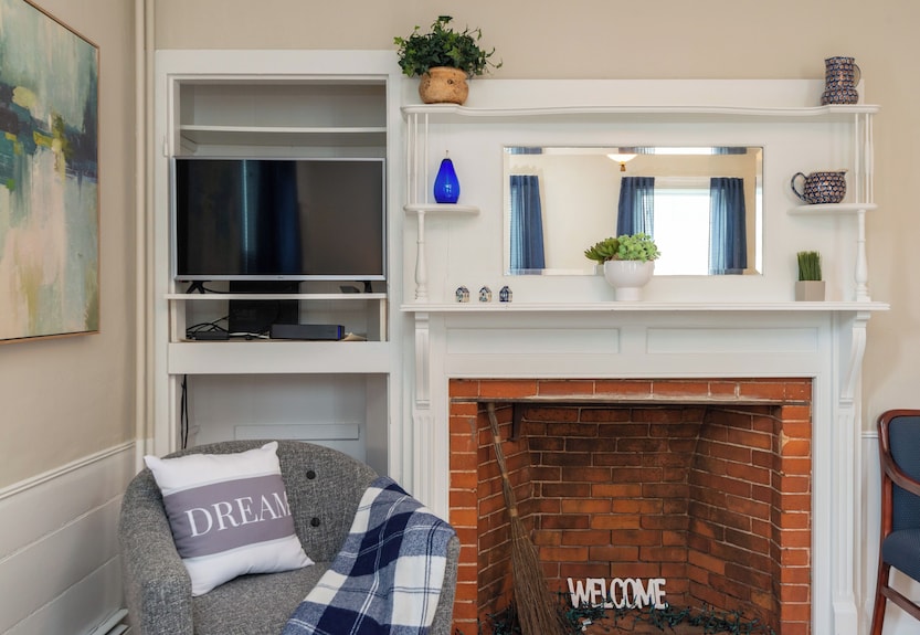 Re-listed: Adorable Condo Beverly - Salem - Halloween - Beverly