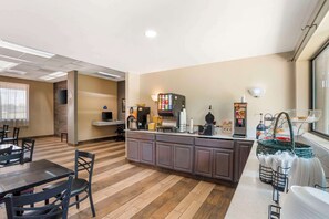 Café da manhã para viagem grátis todos os dias