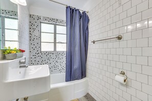 Apartamento (2 Bedrooms) | Casa de banho | Toalhas fornecidas 