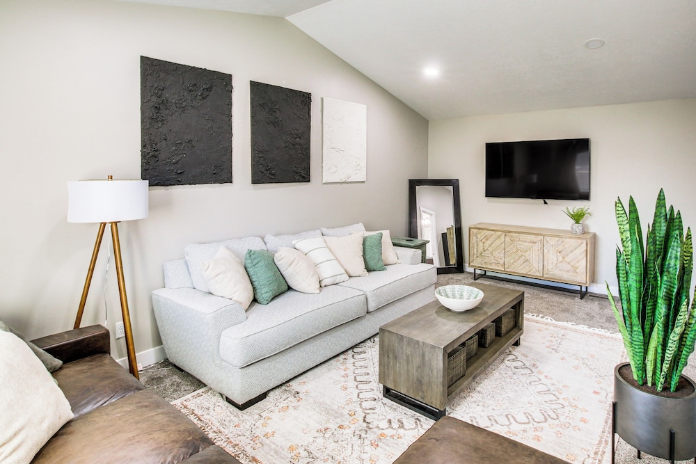 Utah Retreat W/ Patio, Gas Grill & Mountain Views! - Logan, UT