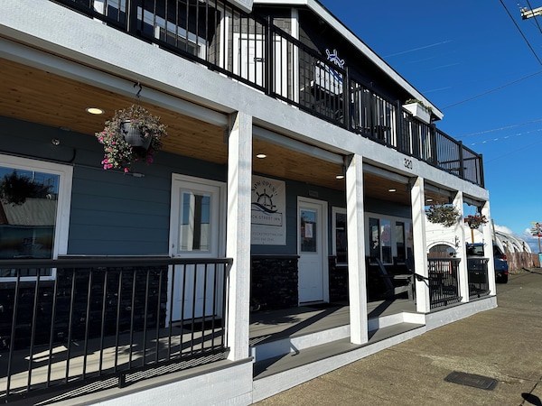 Dock Street Inn - Ocean Shores, WA