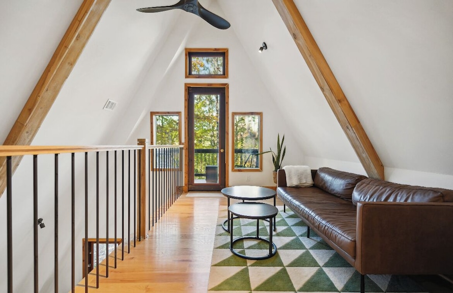 Canton Cabin Get A-way - Acworth, GA