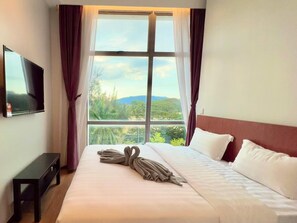 Quarto Duplo Deluxe, 1 cama queen-size | Secretária adequada para computadores portáteis, Wi-fi grátis 