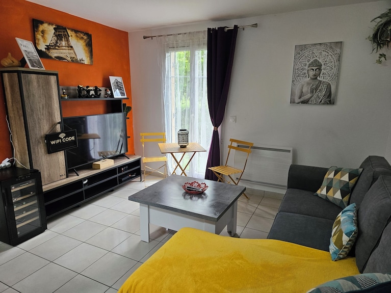 1 Bedroom Apartment In ãMerainville - Torcy