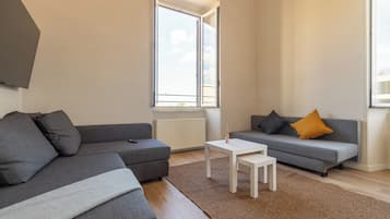 Quarto Quádruplo Familiar, Vista para a cidade | Secretária, secretária adequada para computadores portáteis