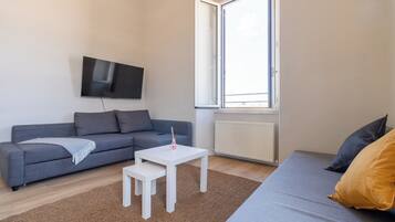 Quarto Quádruplo Familiar, Vista para a cidade | Secretária, secretária adequada para computadores portáteis