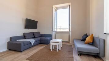 Quarto Quádruplo Familiar, Vista para a cidade | Secretária, secretária adequada para computadores portáteis