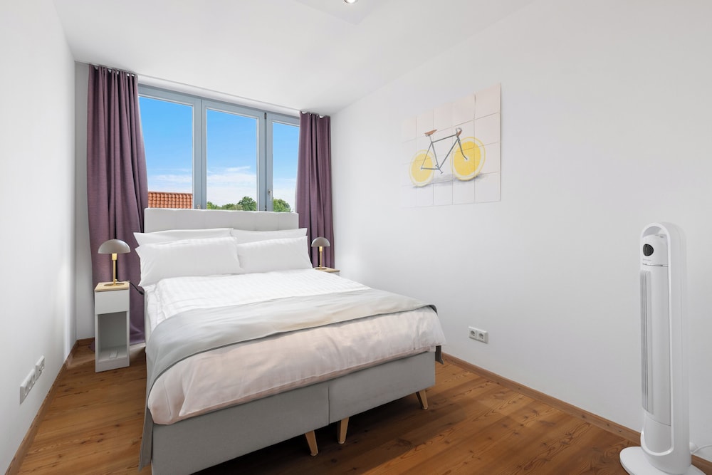 Helloflats: Luxury Penthouse / Balcony / Parking / Center / Therme / Muc Airport - Erding