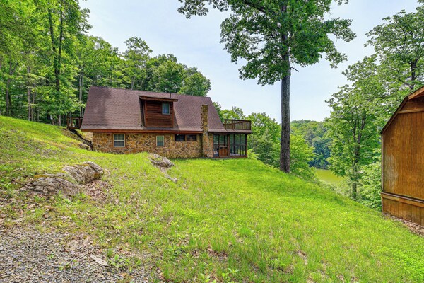 Peaceful South Holston Lake Cabin W/ Dock & Deck! - Abingdon, VA