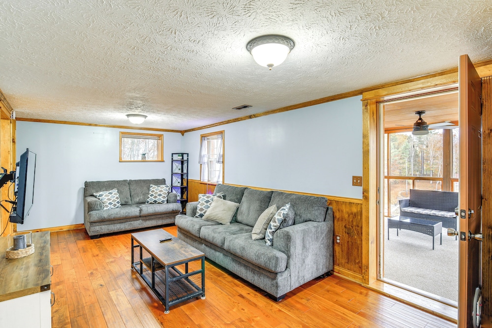 Peaceful South Holston Lake Cabin W/ Dock & Deck! - Mountain City, TN