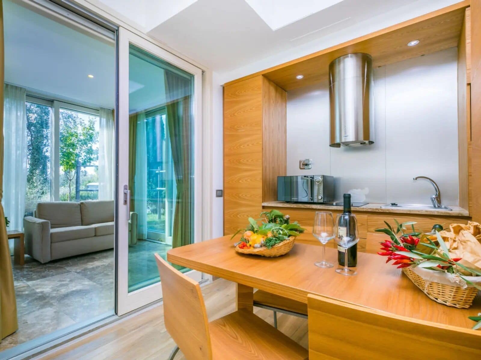 Casa de campo conforto, 2 quartos, varanda | Cozinha privada | Frigobar, cooktop, talheres/pratos/utensílios de cozinha