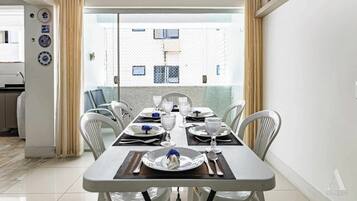 Apartamento Comfort | Sala de estar | Televisor de 42 polegadas com canais digitais