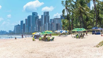 Perto da praia, praia de areia branca