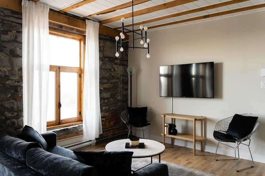 Maison Place Royale Luxury Waterfront One-bedroom Apartment Old Montreal Water View St. Lawrence River Full Kitchen Stone Walls Wi-fi Ac - Longueuil