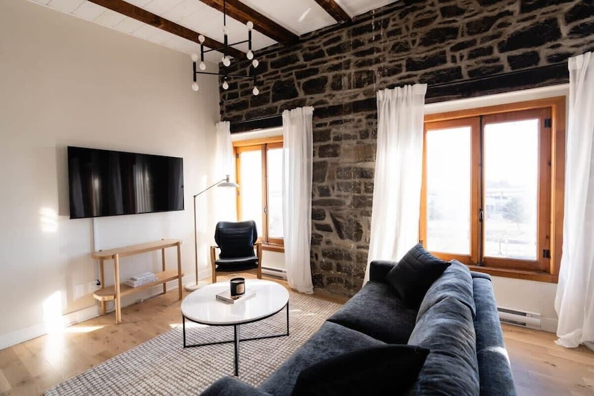 Maison Place Royale Luxury Waterfront Two-bedrooms Apartment Old Montreal Water View St. Lawrence River Full Kitchen Stone Walls Wi-fi Ac - 롱괴이