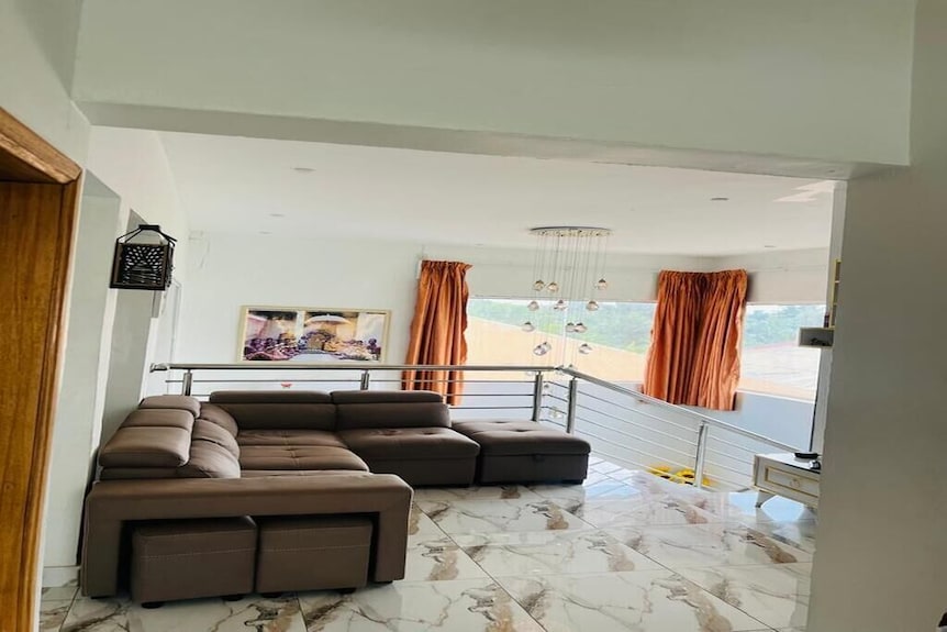 Dona's Luxury Townhome In The Garden City Of Kumasi - クマシ