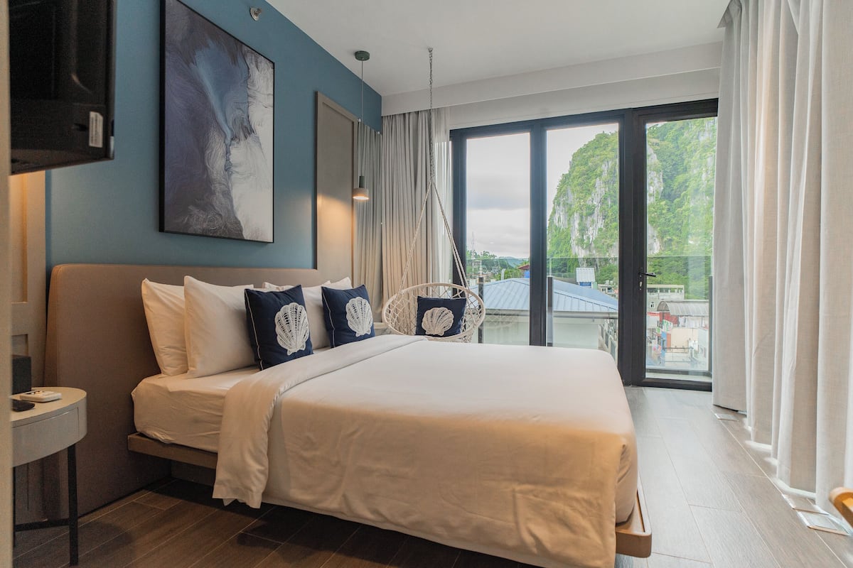 Quarto Deluxe, vista para a montanha | Roupa de alta qualidade, minibar com produtos grátis, secretária