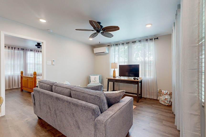 Hs614 Parking For 4 Vehicles , Near Shopping And Marina - Port Aransas, TX