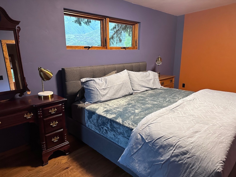Expect! WOW! Jacuzzi, Game Room, Fire Pit, Waterbed, Massage Chair ...