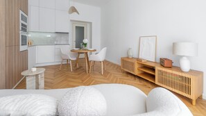 Apartamento de Luxo | 1 quarto, com decoração personalizada, cortinas/cortinados opacos 