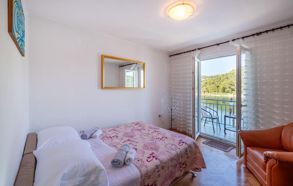 Experience unforgettable moments in this pretty holiday apartment right ...