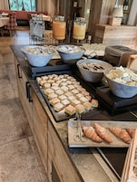 Pequeno-almoço tipo buffet diário (20 EUR por pessoa)