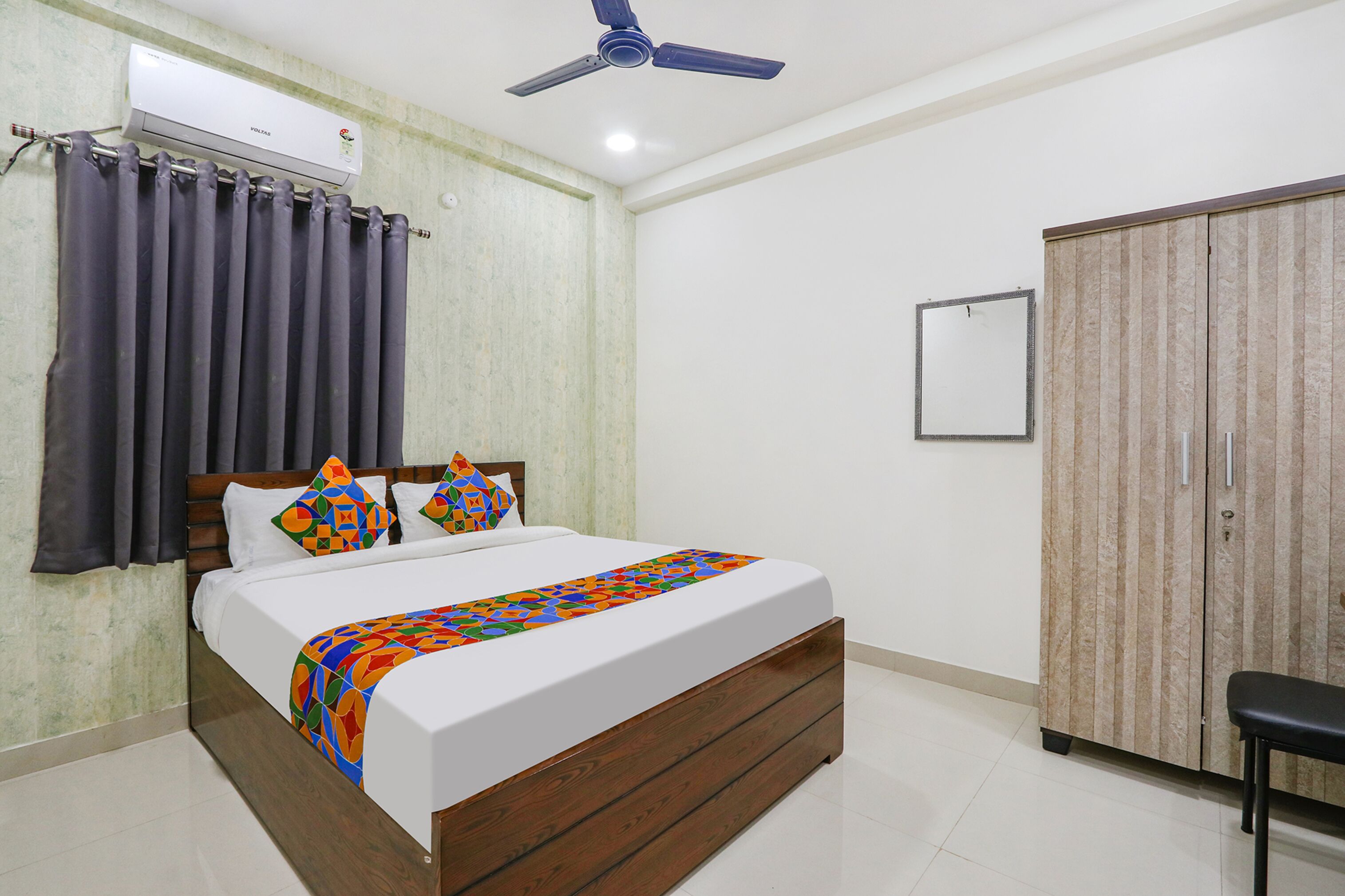 Lençóis de algodão egípcio, roupa de alta qualidade, cofre no quarto 