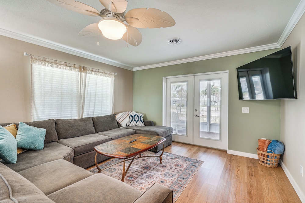 1 Block To Shore: Fort Myers Beach Retreat - Fort Myers Beach, FL