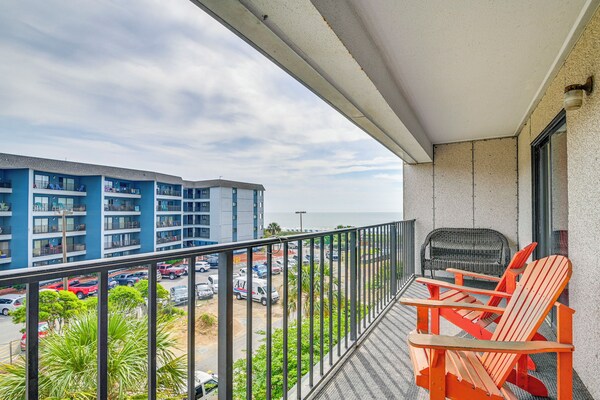 Pool & Ocean View: Myrtle Beach Resort Condo! - Surfside Beach, SC