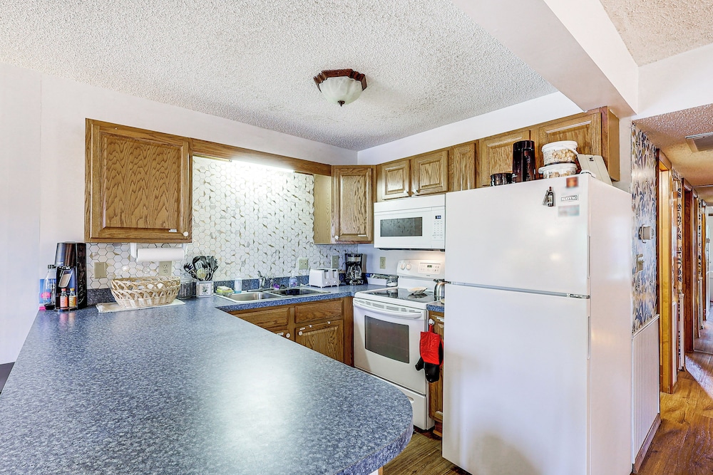 Ocean City Condo W/ Pool Access: Walk To Beach! - Fenwick Island, DE