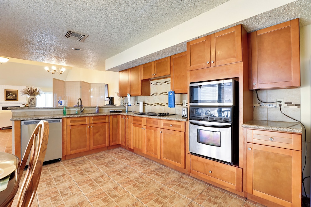 Houston Area Home W/ Yard - 5 Mi To Sugar Lakes! - Houston, TX