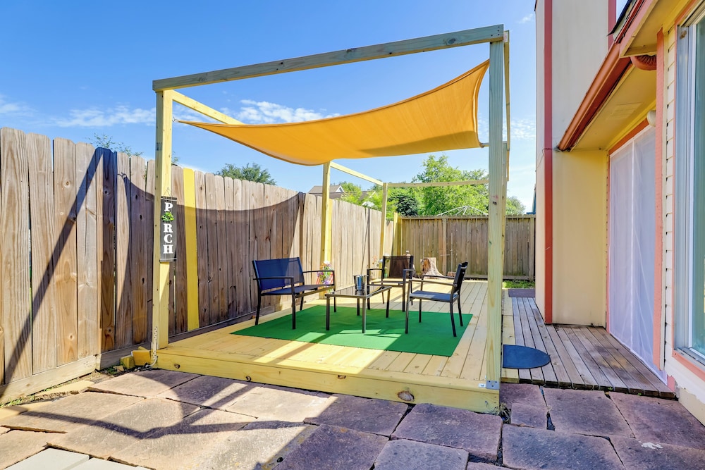 Houston Area Home W/ Yard - 5 Mi To Sugar Lakes! - Houston, TX