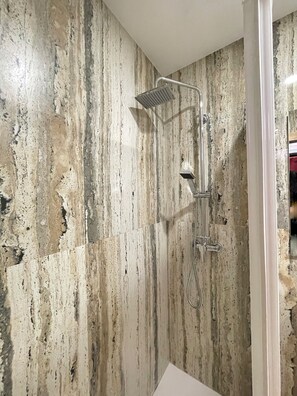 Dormitório compartilhado conforto, em dormitório misto | Banheiro | Chuveiro 